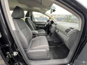 Melns Volkswagen Touran 2010 Šauļi, ar dzinēja tilpumu 1.60 L un nobraukumu 254 tūkst. km par 5400 €, foto 20 vietnē AUTOMOTO.COM.LV