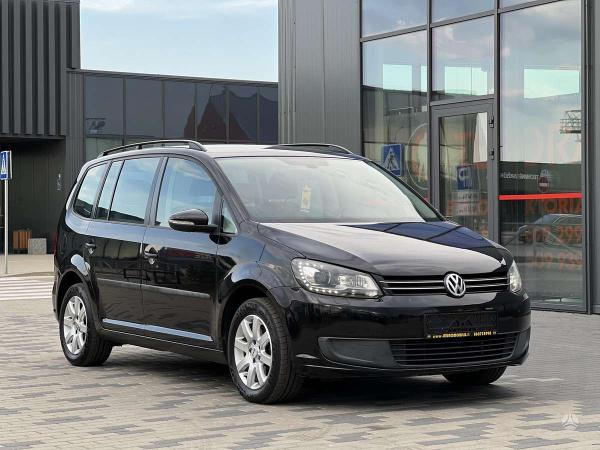Melns Volkswagen Touran 2010 Šauļi, ar dzinēja tilpumu 1.60 L un nobraukumu 254 tūkst. km par 5400 €, foto 1 vietnē AUTOMOTO.COM.LV