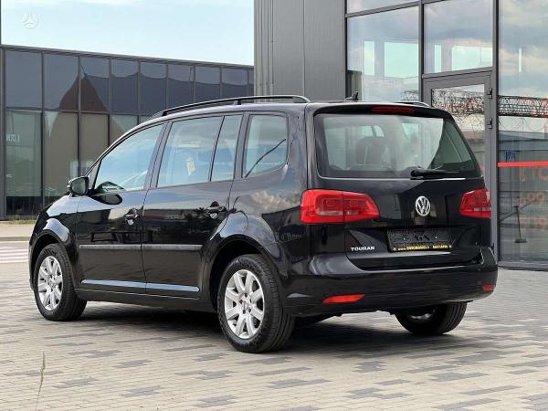 Melns Volkswagen Touran 2010 Šauļi, ar dzinēja tilpumu 1.60 L un nobraukumu 254 tūkst. km par 5400 €, foto 7 vietnē AUTOMOTO.COM.LV