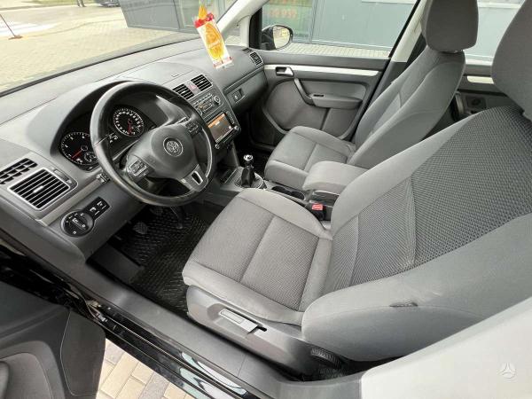 Melns Volkswagen Touran 2010 Šauļi, ar dzinēja tilpumu 1.60 L un nobraukumu 254 tūkst. km par 5400 €, foto 11 vietnē AUTOMOTO.COM.LV