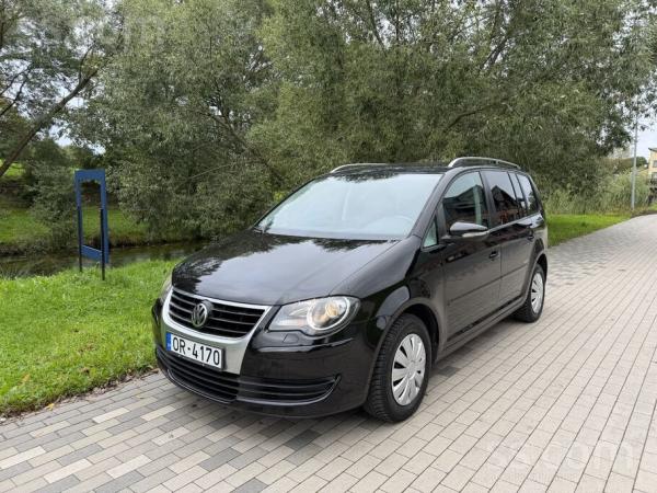 Фольксваген Туран 2010 в Резекне на AUTOMOTO.COM.LV Черный Фольксваген Туран 2010 в Резекне, объемом двигателя 1.40 л и пробегом 0 тыс. км за 4250 €, фото 1 на AUTOMOTO.COM.LV