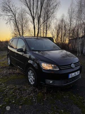 Black Volkswagen Touran 2011 in Vilkaviskis, with an engine capacity of 1.60 L and mileage of 305 thousand km for 5800 €, photo 2 on AUTOMOTO.COM.LV