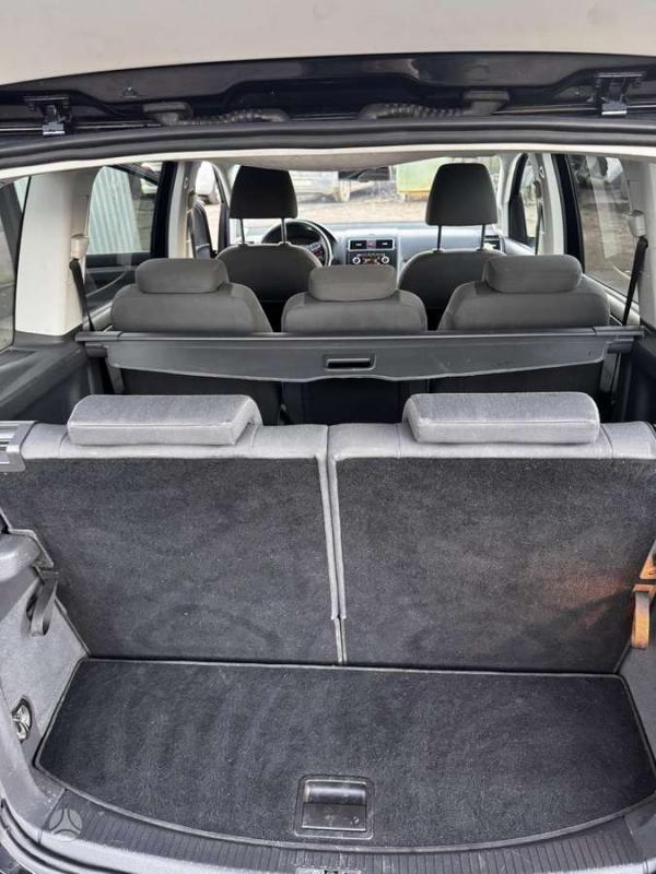 Black Volkswagen Touran 2011 in Vilkaviskis, with an engine capacity of 1.60 L and mileage of 305 thousand km for 5800 €, photo 11 on AUTOMOTO.COM.LV