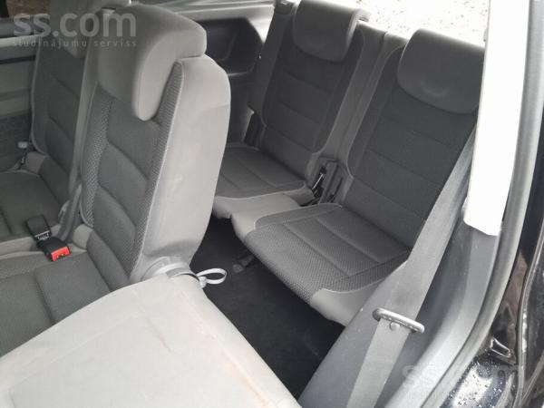 Melns Volkswagen Touran 2011 Valmiera, ar dzinēja tilpumu 2.00 L un nobraukumu 466 tūkst. km par 3700 €, foto 8 vietnē AUTOMOTO.COM.LV