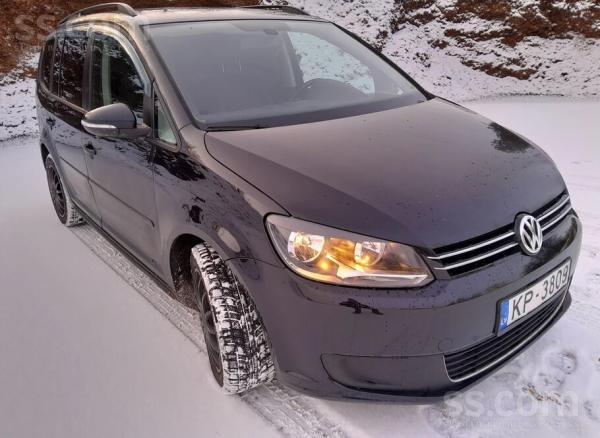 Black Volkswagen Touran 2011 in Ludza, with an engine capacity of 2.00 L and mileage of 466 thousand km for 3700 €, photo 1 on AUTOMOTO.COM.LV