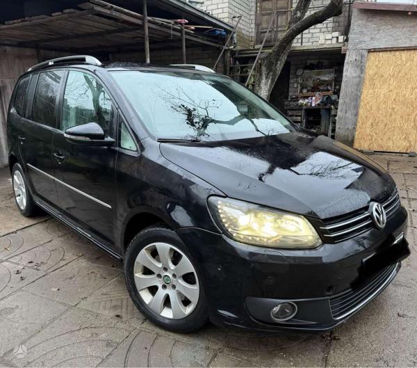 Melns Volkswagen Touran 2011 Kauņa, ar dzinēja tilpumu 1.97 L un nobraukumu 370 tūkst. km par 3300 €, foto 1 vietnē AUTOMOTO.COM.LV