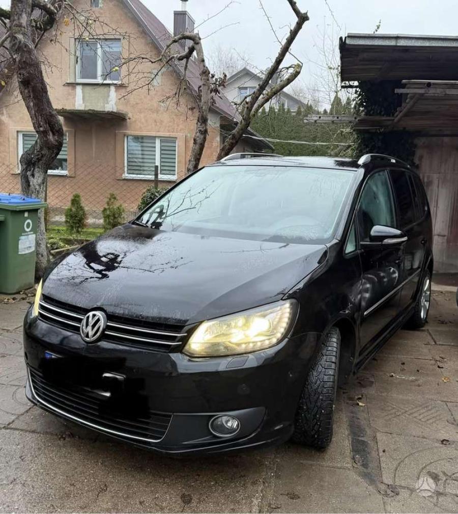 Melns Volkswagen Touran 2011 Kauņa, ar dzinēja tilpumu 1.97 L un nobraukumu 370 tūkst. km par 3300 €, foto 2 vietnē AUTOMOTO.COM.LV
