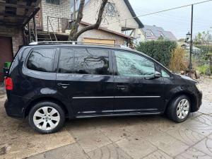 Melns Volkswagen Touran 2011 Kauņa, ar dzinēja tilpumu 1.97 L un nobraukumu 370 tūkst. km par 3300 €, foto 4 vietnē AUTOMOTO.COM.LV