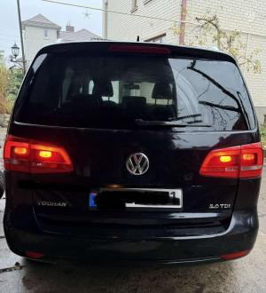 Melns Volkswagen Touran 2011 Kauņa, ar dzinēja tilpumu 1.97 L un nobraukumu 370 tūkst. km par 3300 €, foto 5 vietnē AUTOMOTO.COM.LV