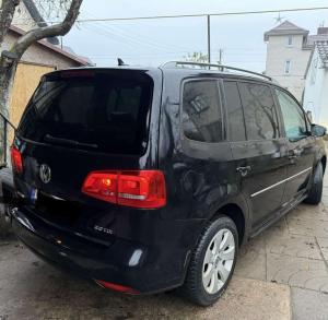 Melns Volkswagen Touran 2011 Kauņa, ar dzinēja tilpumu 1.97 L un nobraukumu 370 tūkst. km par 3300 €, foto 6 vietnē AUTOMOTO.COM.LV