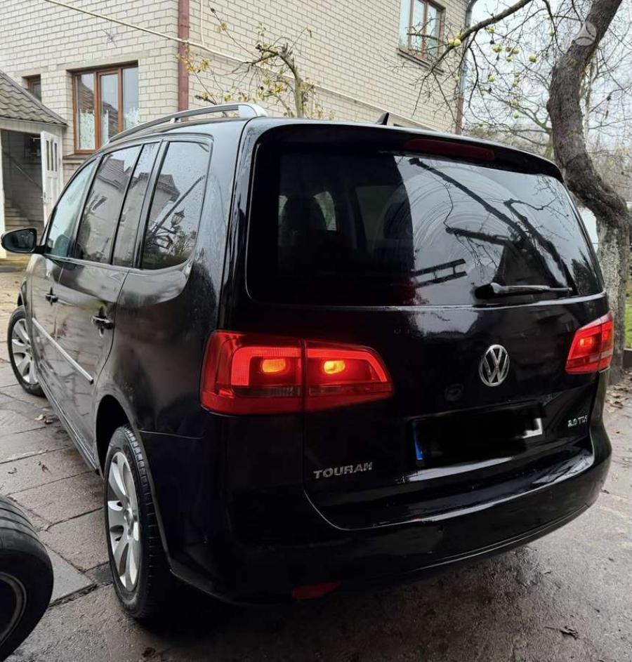 Melns Volkswagen Touran 2011 Kauņa, ar dzinēja tilpumu 1.97 L un nobraukumu 370 tūkst. km par 3300 €, foto 7 vietnē AUTOMOTO.COM.LV