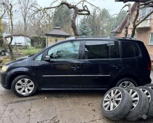 Melns Volkswagen Touran 2011 Kauņa, ar dzinēja tilpumu 1.97 L un nobraukumu 370 tūkst. km par 3300 €, foto 8 vietnē AUTOMOTO.COM.LV