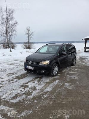 Black Volkswagen Touran 2011 in Ogre, with an engine capacity of 1.60 L and mileage of 209 thousand km for 5800 €, photo 3 on AUTOMOTO.COM.LV