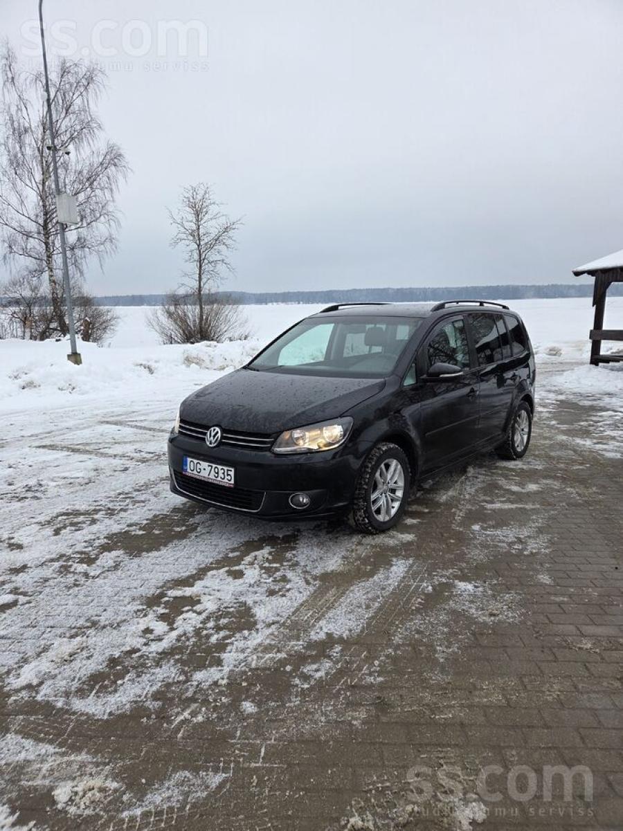 Black Volkswagen Touran 2011 in Ogre, with an engine capacity of 1.60 L and mileage of 209 thousand km for 5800 €, photo 3 on AUTOMOTO.COM.LV