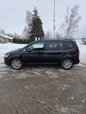 Black Volkswagen Touran 2011 in Ogre, with an engine capacity of 1.60 L and mileage of 209 thousand km for 5800 €, photo 4 on AUTOMOTO.COM.LV
