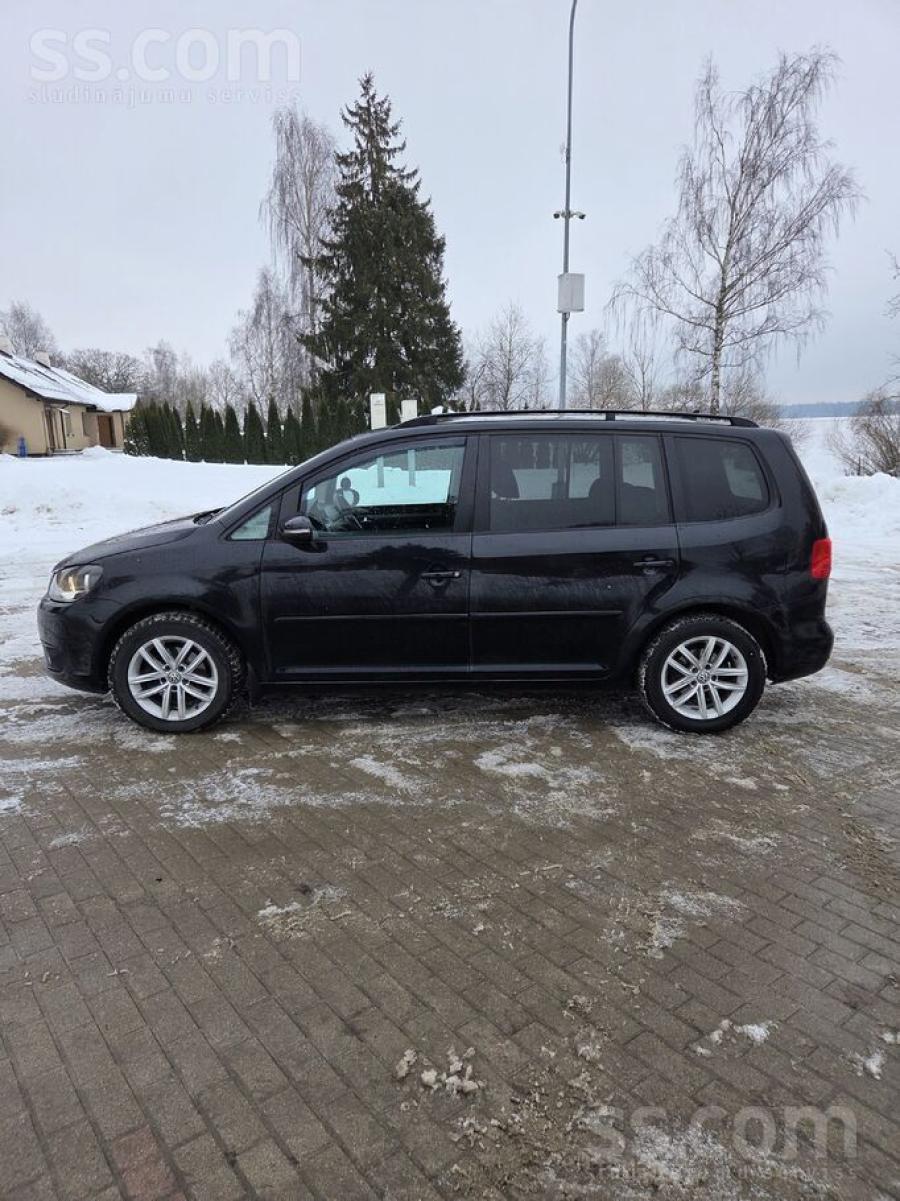 Black Volkswagen Touran 2011 in Ogre, with an engine capacity of 1.60 L and mileage of 209 thousand km for 5800 €, photo 4 on AUTOMOTO.COM.LV