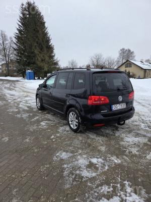 Black Volkswagen Touran 2011 in Ogre, with an engine capacity of 1.60 L and mileage of 209 thousand km for 5800 €, photo 5 on AUTOMOTO.COM.LV