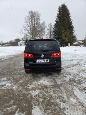 Black Volkswagen Touran 2011 in Ogre, with an engine capacity of 1.60 L and mileage of 209 thousand km for 5800 €, photo 6 on AUTOMOTO.COM.LV