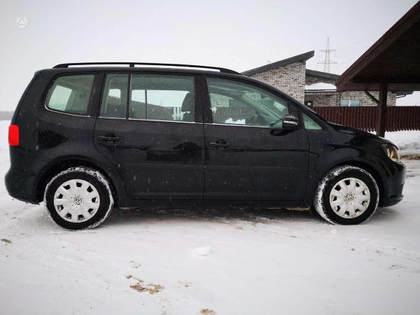 Black Volkswagen Touran 2011 in Klaipeda, with an engine capacity of 1.60 L and mileage of 244 thousand km for 4999 €, photo 5 on AUTOMOTO.COM.LV