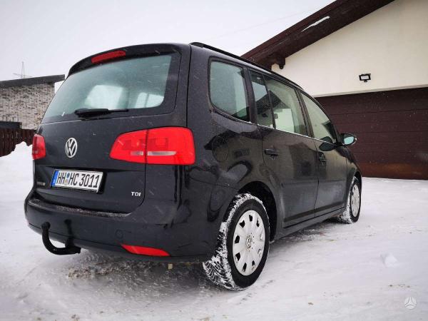 Black Volkswagen Touran 2011 in Klaipeda, with an engine capacity of 1.60 L and mileage of 244 thousand km for 4999 €, photo 6 on AUTOMOTO.COM.LV
