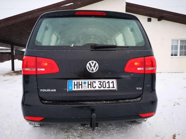 Black Volkswagen Touran 2011 in Klaipeda, with an engine capacity of 1.60 L and mileage of 244 thousand km for 4999 €, photo 8 on AUTOMOTO.COM.LV