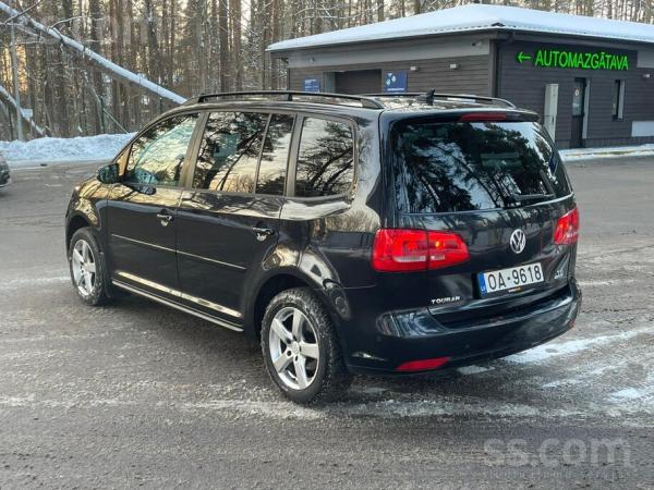 Melns Volkswagen Touran 2011 Rīga, ar dzinēja tilpumu 1.40 L un nobraukumu 0 tūkst. km par 6499 €, foto 3 vietnē AUTOMOTO.COM.LV