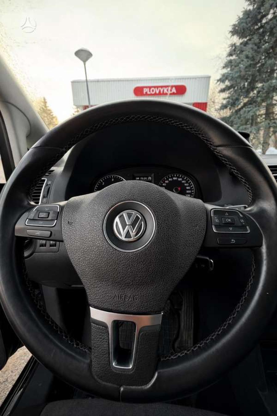 Black Volkswagen Touran 2011 in Klaipeda, with an engine capacity of 2.00 L and mileage of 300 thousand km for 4999 €, photo 15 on AUTOMOTO.COM.LV