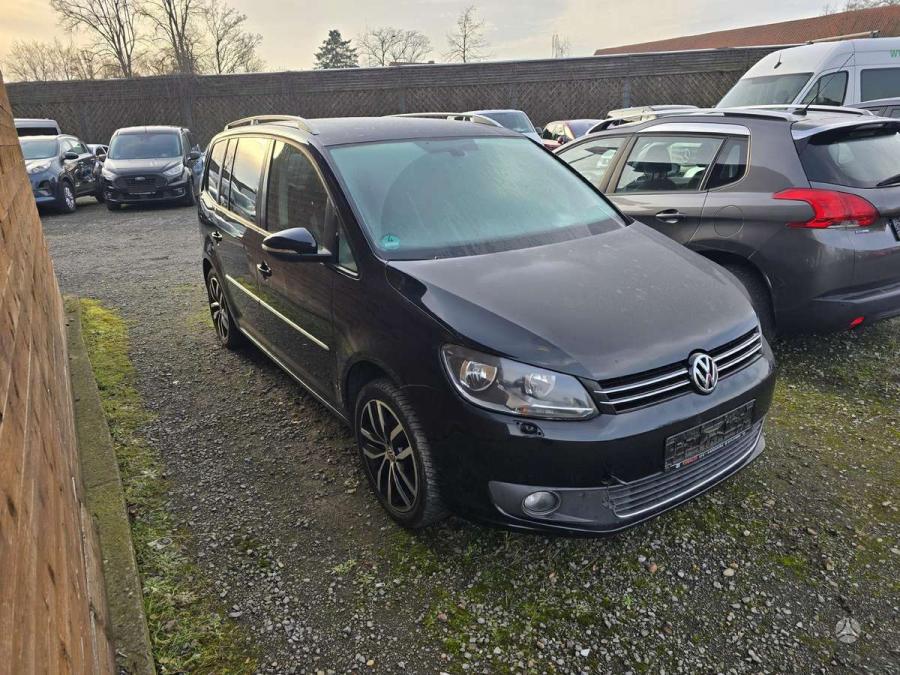 Black Volkswagen Touran 2011 in Marijampole, with an engine capacity of 1.97 L and mileage of 264 thousand km for 5700 €, photo 1 on AUTOMOTO.COM.LV