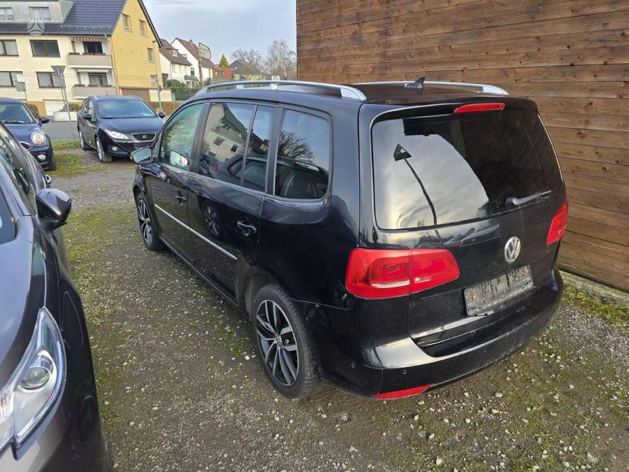 Black Volkswagen Touran 2011 in Marijampole, with an engine capacity of 1.97 L and mileage of 264 thousand km for 5700 €, photo 4 on AUTOMOTO.COM.LV