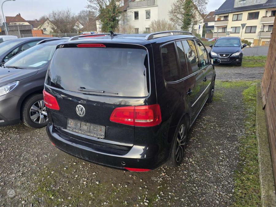 Black Volkswagen Touran 2011 in Marijampole, with an engine capacity of 1.97 L and mileage of 264 thousand km for 5700 €, photo 5 on AUTOMOTO.COM.LV