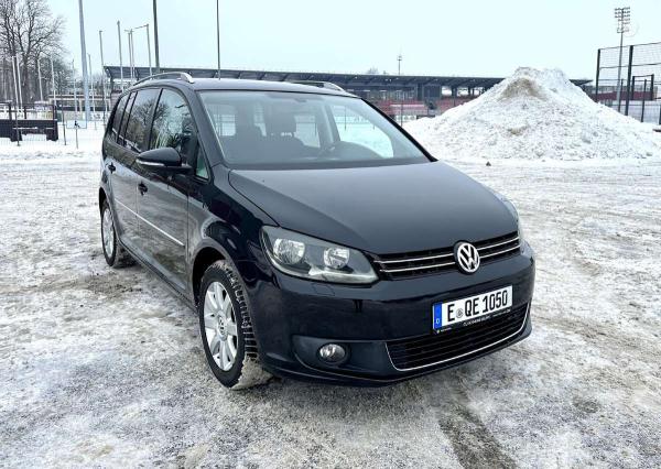 Melns Volkswagen Touran 2011 Telšiai, ar dzinēja tilpumu 2.00 L un nobraukumu 253 tūkst. km par 7000 €, foto 1 vietnē AUTOMOTO.COM.LV