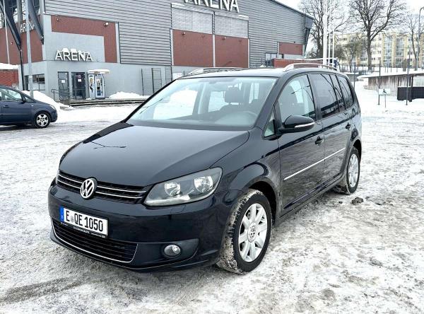 Melns Volkswagen Touran 2011 Telšiai, ar dzinēja tilpumu 2.00 L un nobraukumu 253 tūkst. km par 7000 €, foto 2 vietnē AUTOMOTO.COM.LV