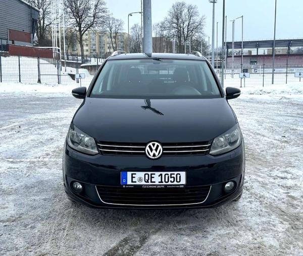Melns Volkswagen Touran 2011 Telšiai, ar dzinēja tilpumu 2.00 L un nobraukumu 253 tūkst. km par 7000 €, foto 3 vietnē AUTOMOTO.COM.LV