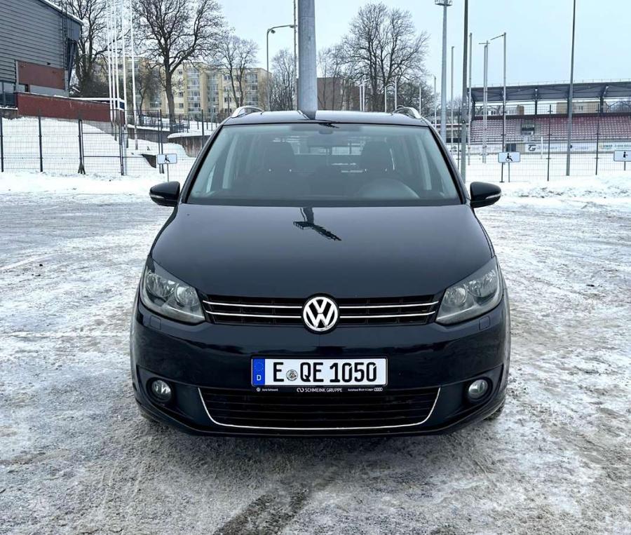 Melns Volkswagen Touran 2011 Telšiai, ar dzinēja tilpumu 2.00 L un nobraukumu 253 tūkst. km par 7000 €, foto 3 vietnē AUTOMOTO.COM.LV