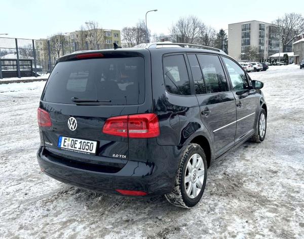 Melns Volkswagen Touran 2011 Telšiai, ar dzinēja tilpumu 2.00 L un nobraukumu 253 tūkst. km par 7000 €, foto 4 vietnē AUTOMOTO.COM.LV