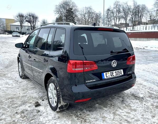 Melns Volkswagen Touran 2011 Telšiai, ar dzinēja tilpumu 2.00 L un nobraukumu 253 tūkst. km par 7000 €, foto 5 vietnē AUTOMOTO.COM.LV