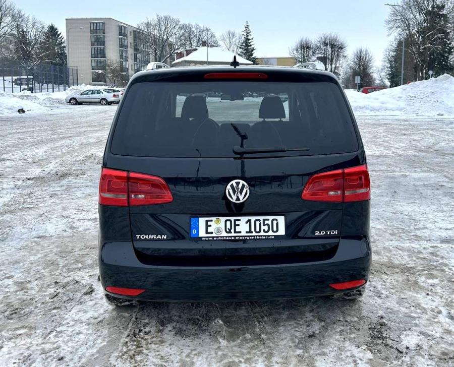 Melns Volkswagen Touran 2011 Telšiai, ar dzinēja tilpumu 2.00 L un nobraukumu 253 tūkst. km par 7000 €, foto 6 vietnē AUTOMOTO.COM.LV