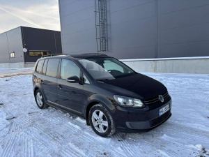 Black Volkswagen Touran 2011 in Siauliai, with an engine capacity of 1.39 L and mileage of 283 thousand km for 4800 €, photo  on AUTOMOTO.COM.LV