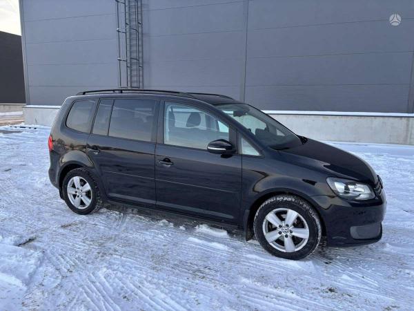 Black Volkswagen Touran 2011 in Siauliai, with an engine capacity of 1.39 L and mileage of 283 thousand km for 4800 €, photo 2 on AUTOMOTO.COM.LV