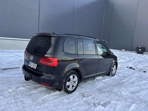 Black Volkswagen Touran 2011 in Siauliai, with an engine capacity of 1.39 L and mileage of 283 thousand km for 4800 €, photo 3 on AUTOMOTO.COM.LV