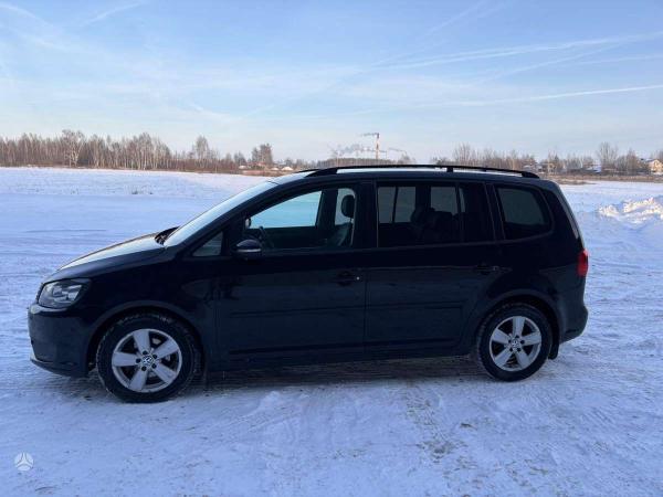 Black Volkswagen Touran 2011 in Siauliai, with an engine capacity of 1.39 L and mileage of 283 thousand km for 4800 €, photo 6 on AUTOMOTO.COM.LV