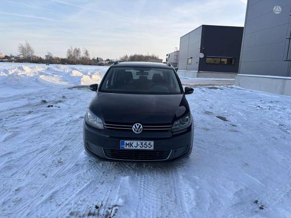 Black Volkswagen Touran 2011 in Siauliai, with an engine capacity of 1.39 L and mileage of 283 thousand km for 4800 €, photo 8 on AUTOMOTO.COM.LV