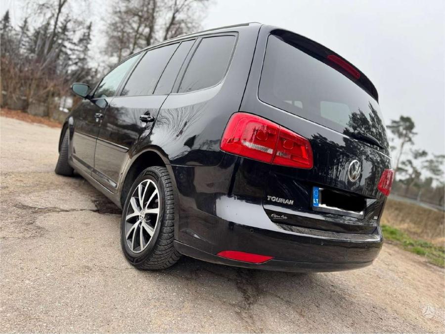 Melns Volkswagen Touran 2011 Viļņa, ar dzinēja tilpumu 1.60 L un nobraukumu 277 tūkst. km par 4500 €, foto 2 vietnē AUTOMOTO.COM.LV