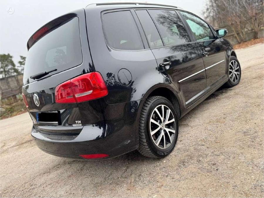Melns Volkswagen Touran 2011 Viļņa, ar dzinēja tilpumu 1.60 L un nobraukumu 277 tūkst. km par 4500 €, foto 3 vietnē AUTOMOTO.COM.LV