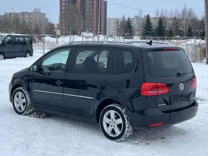 Black Volkswagen Touran 2011 in Kedainiai, with an engine capacity of 1.97 L and mileage of 255 thousand km for 6499 €, photo 4 on AUTOMOTO.COM.LV