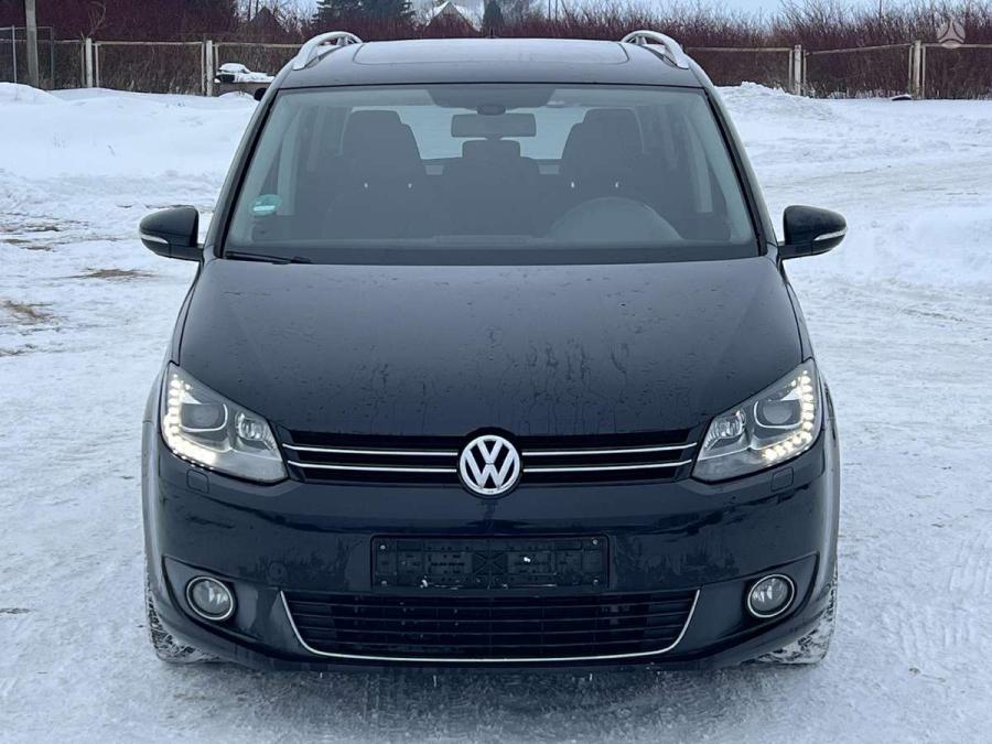 Black Volkswagen Touran 2011 in Kedainiai, with an engine capacity of 1.97 L and mileage of 255 thousand km for 6499 €, photo 7 on AUTOMOTO.COM.LV