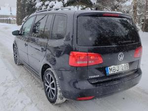 Black Volkswagen Touran 2011 in Vilnius, with an engine capacity of 1.60 L and mileage of 278 thousand km for 4350 €, photo 2 on AUTOMOTO.COM.LV