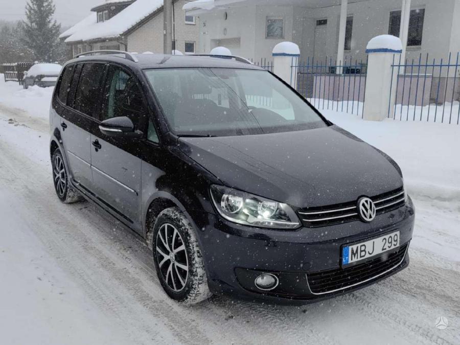 Black Volkswagen Touran 2011 in Vilnius, with an engine capacity of 1.60 L and mileage of 278 thousand km for 4350 €, photo 3 on AUTOMOTO.COM.LV