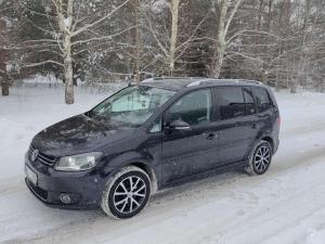 Black Volkswagen Touran 2011 in Vilnius, with an engine capacity of 1.60 L and mileage of 278 thousand km for 4350 €, photo 5 on AUTOMOTO.COM.LV
