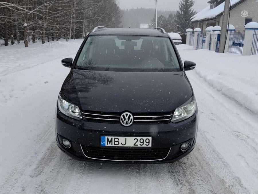 Black Volkswagen Touran 2011 in Vilnius, with an engine capacity of 1.60 L and mileage of 278 thousand km for 4350 €, photo 7 on AUTOMOTO.COM.LV